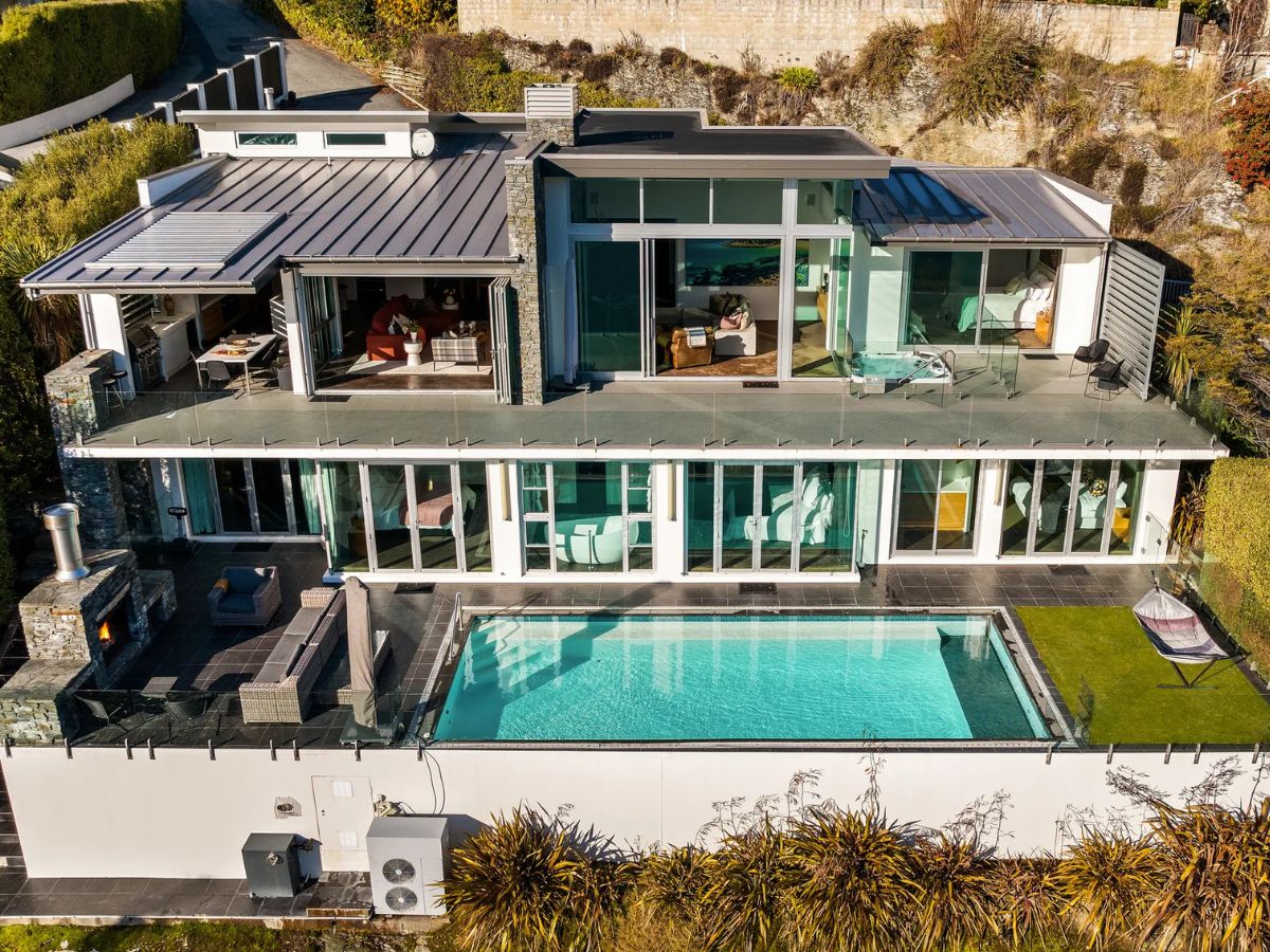 Infinity Heights - Queenstown Accommodation with Pool - MajorDomo